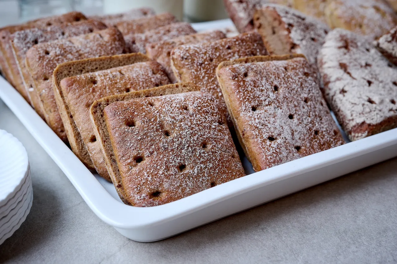 Pocket bread finlandês é um pão macio e versátil, perfeito para rechear ...